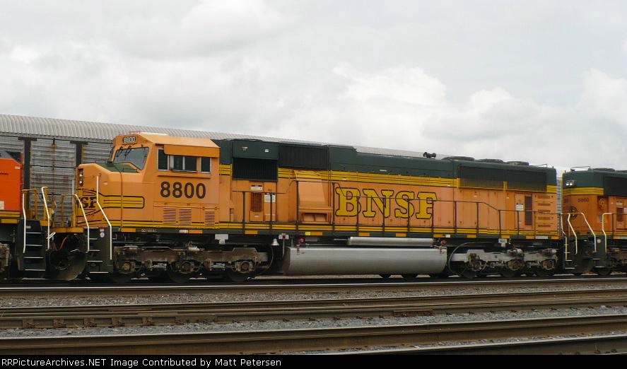 BNSF 8800